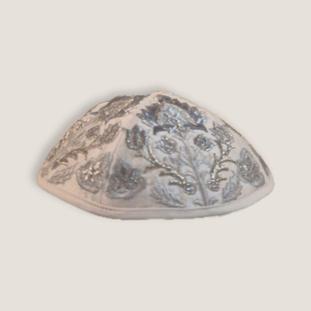 Yamaka - White & Silver – fozmuseum